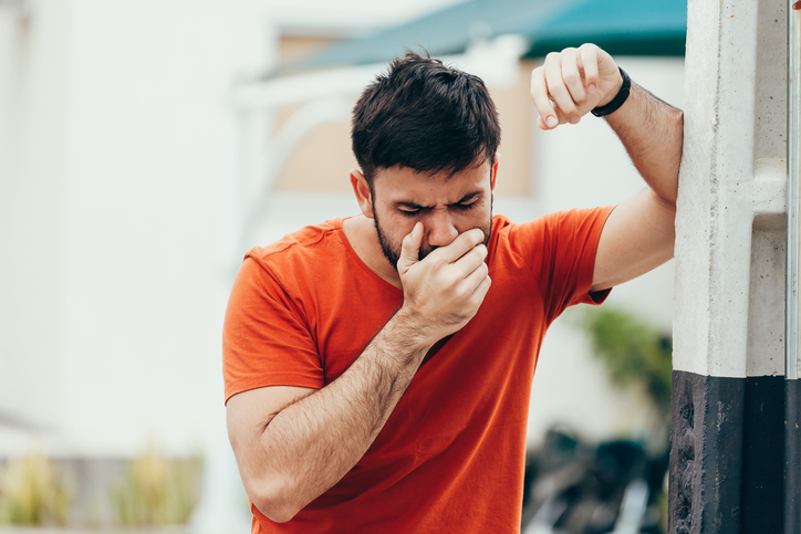 Vomito di sangue, ematemesi: quali sono le cause (sangue fresco o ...